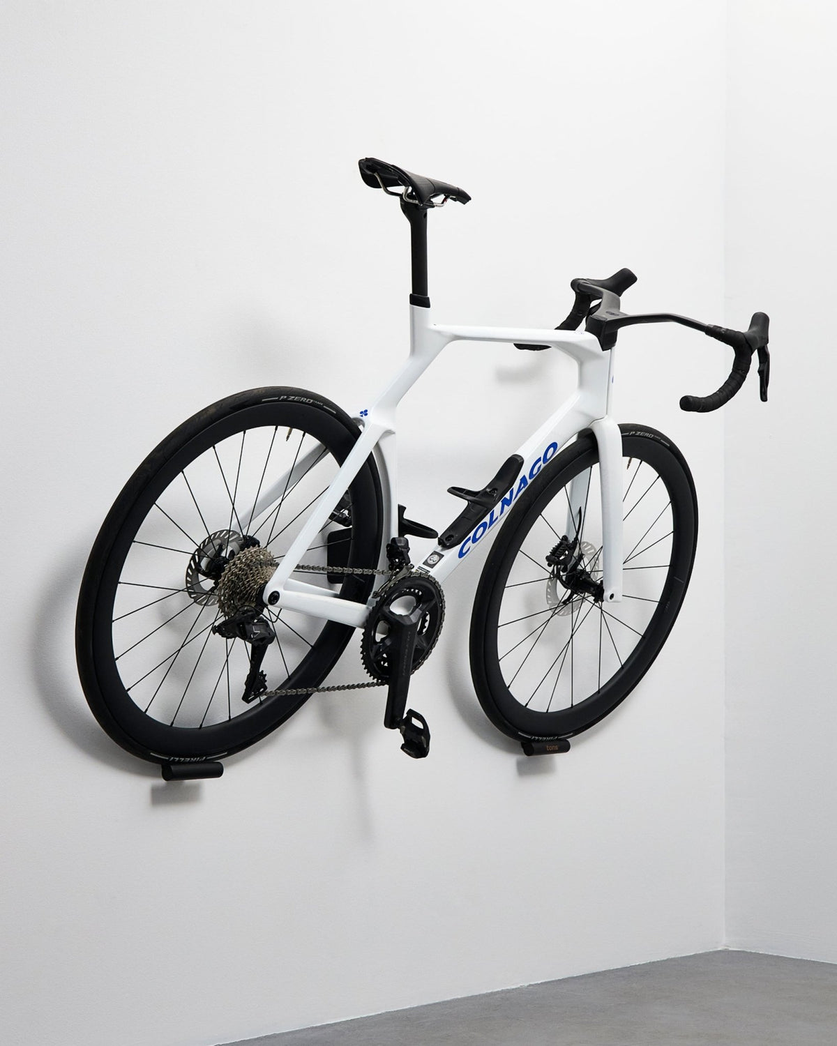 Road and gravel bike wall mount rack from Tons