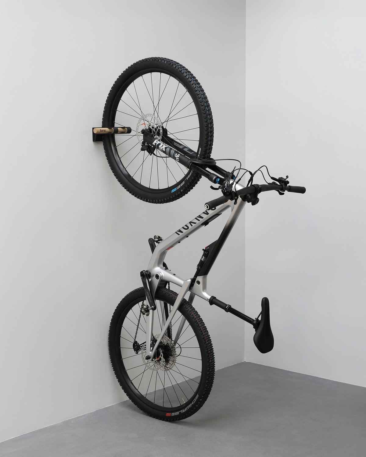 Road, gravel and MTB bike wall mount rack from Tons