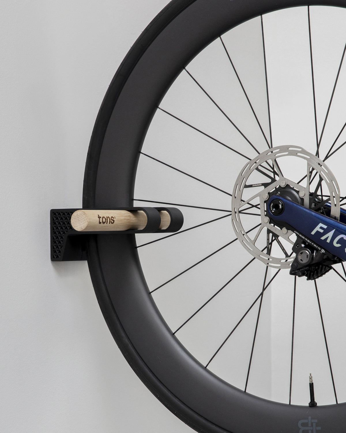 Road, gravel and MTB bike wall mount rack from Tons